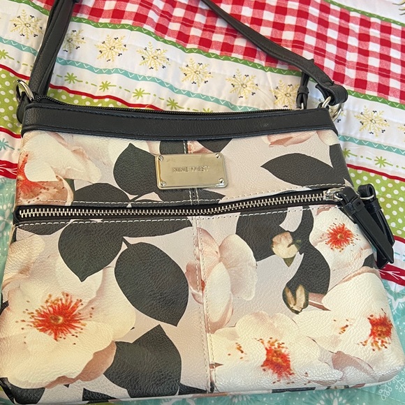 Nine West | Bags | Nine West Floral Crossbody Bag In Black And Cream ...